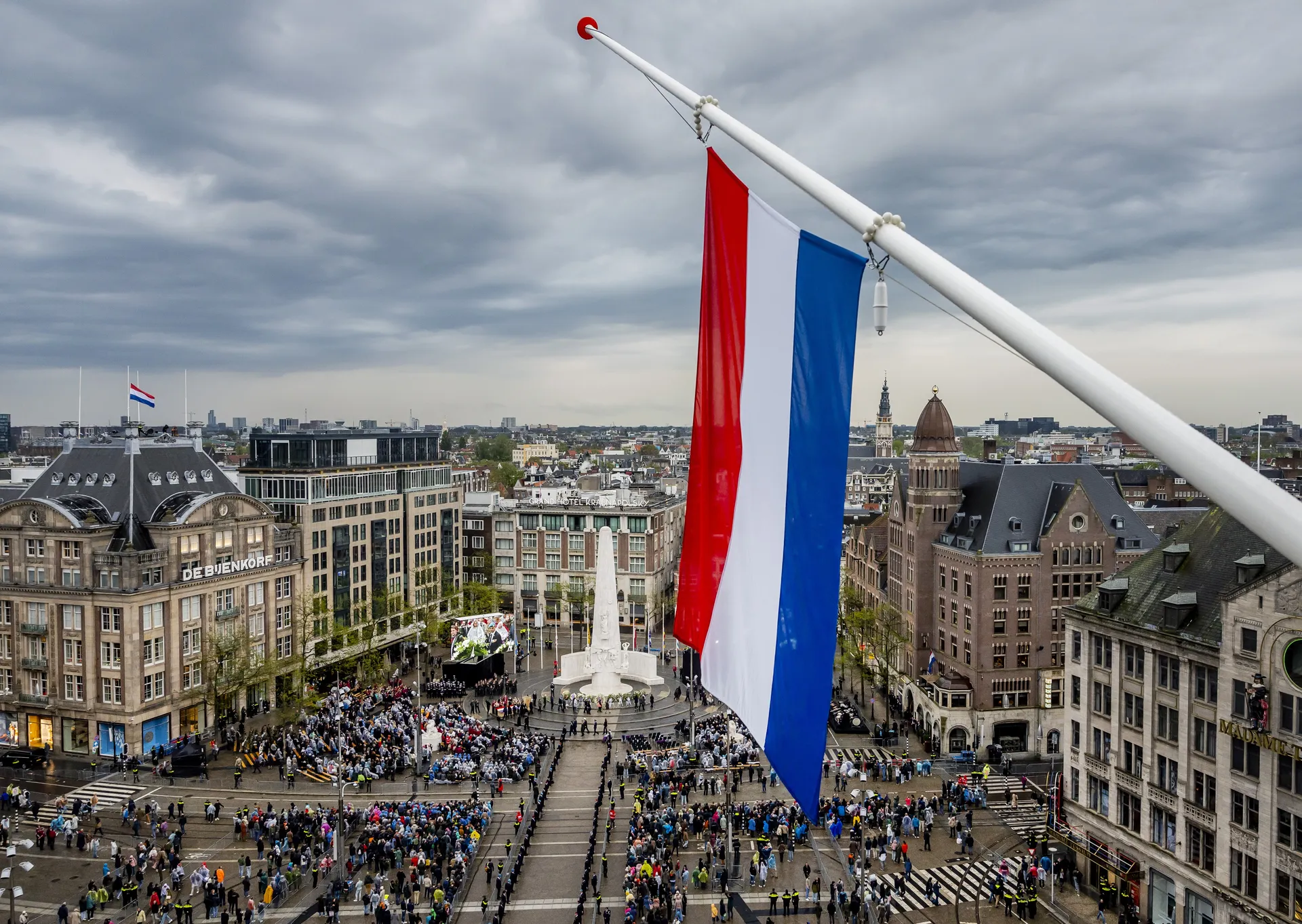Hoe kun je 4 mei waardig herdenken? - Joop - BNNVARA