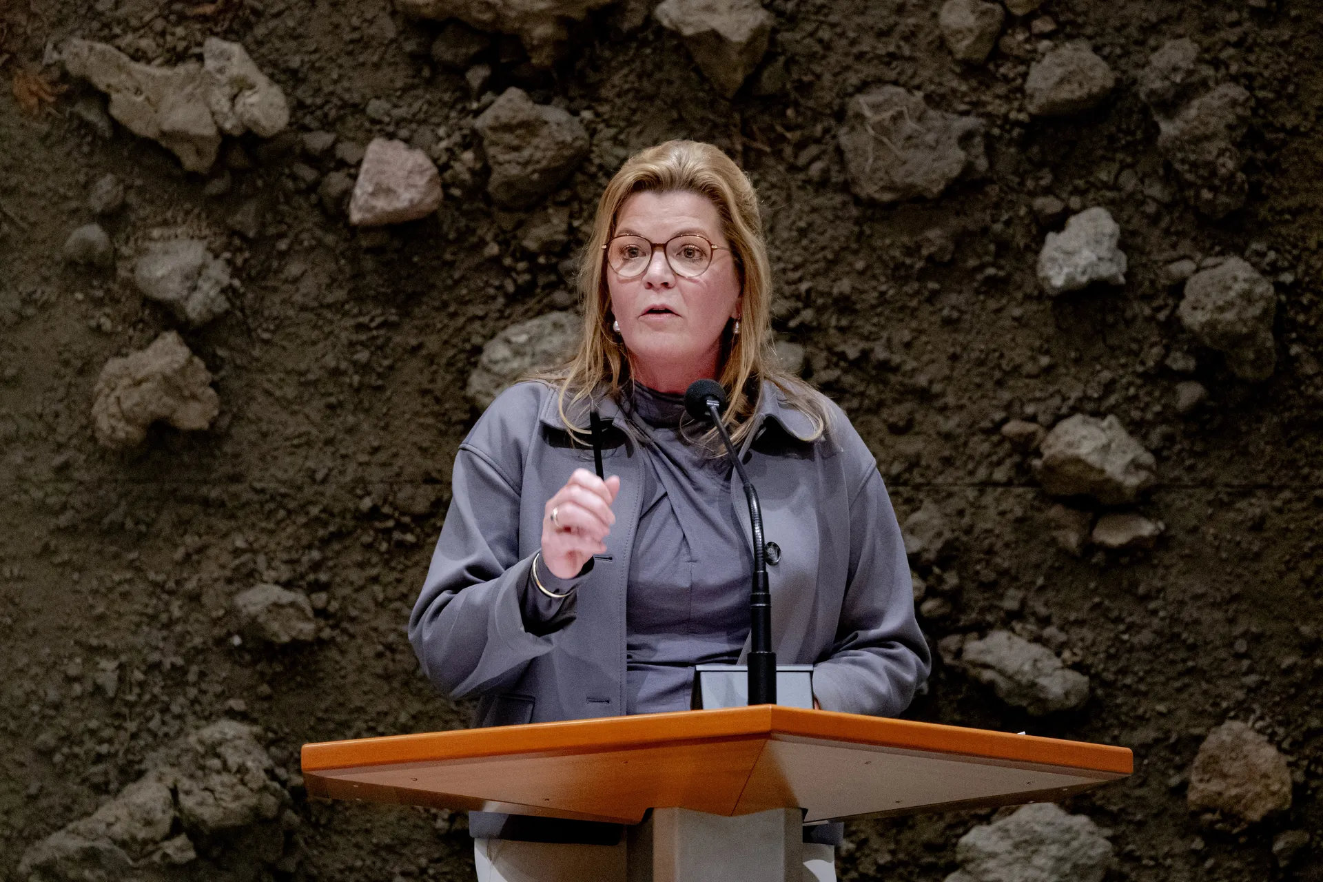 Oud-stikstofminister Van der Wal (VVD) zegt politiek vaarwel - Joop ...