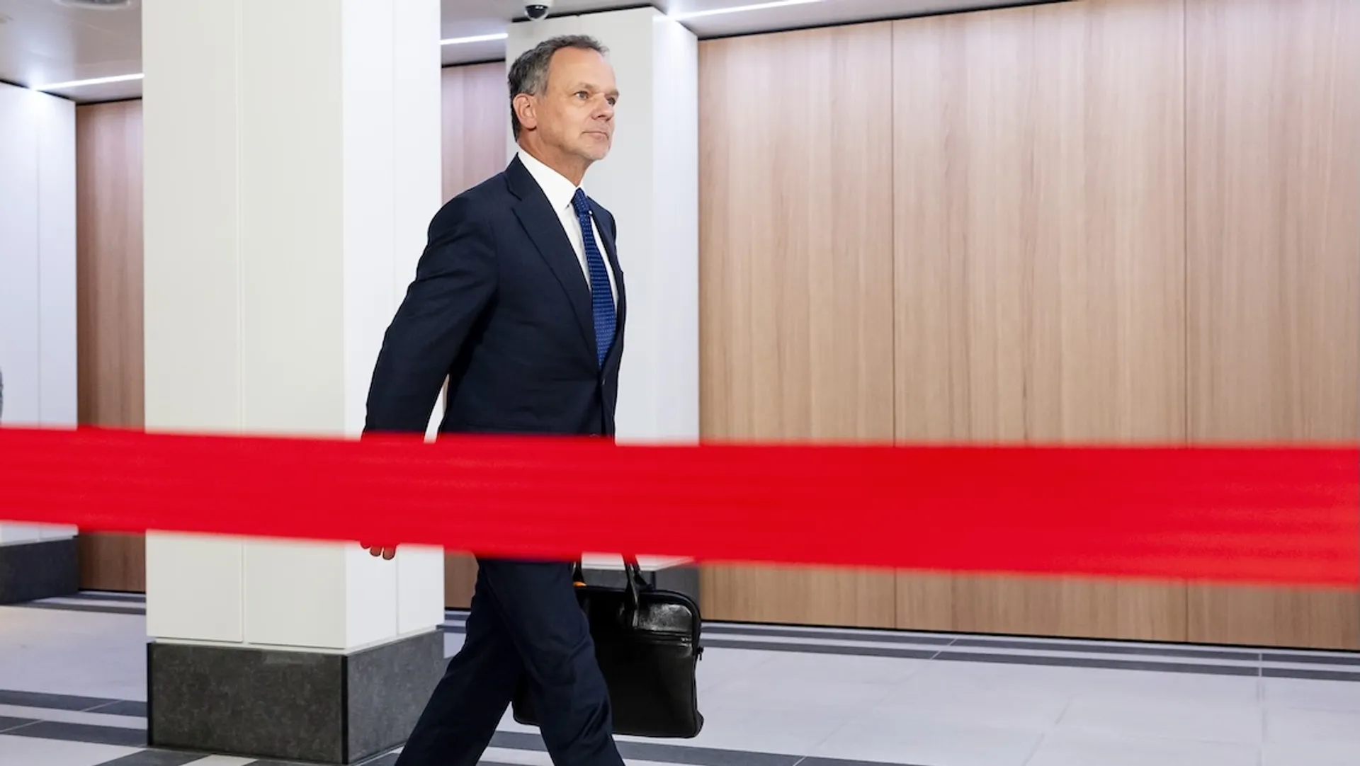 Minister Veldkamp stapt op omdat kabinet maatregelen weigert tegen Israëlische oorlogsmisdaden ...