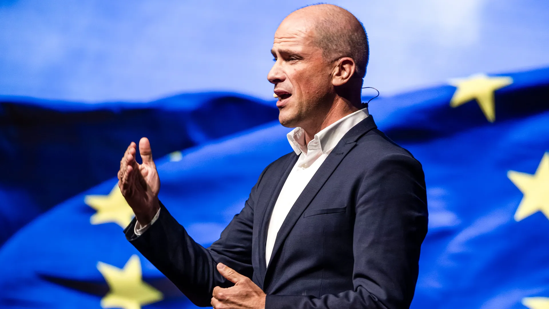 Diederik Samsom laat geen spaan heel van Telegraaf-hoax over ...