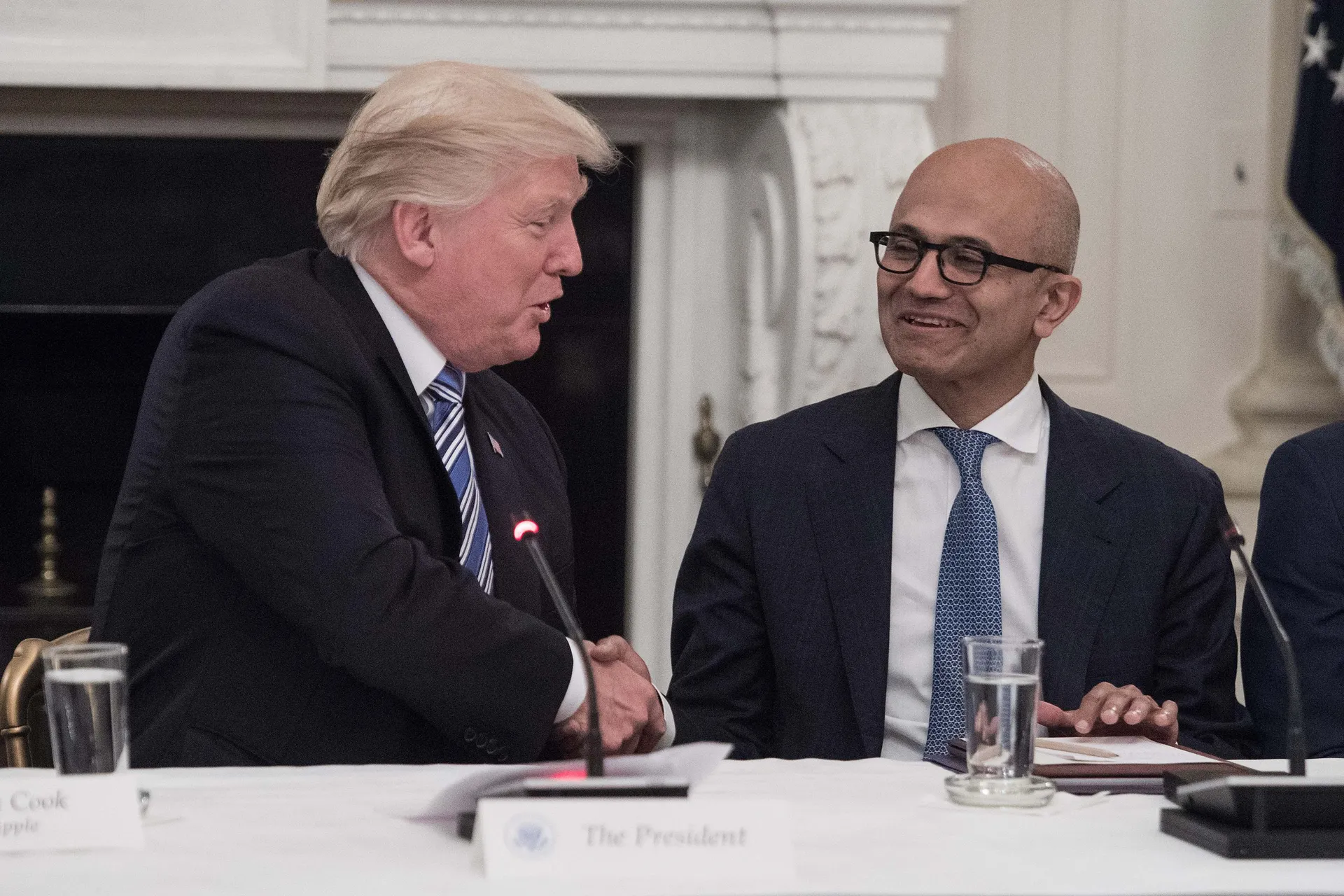 Microsoft deelt namen van Nederlandse ambtenaren met de VS omdat zij ...