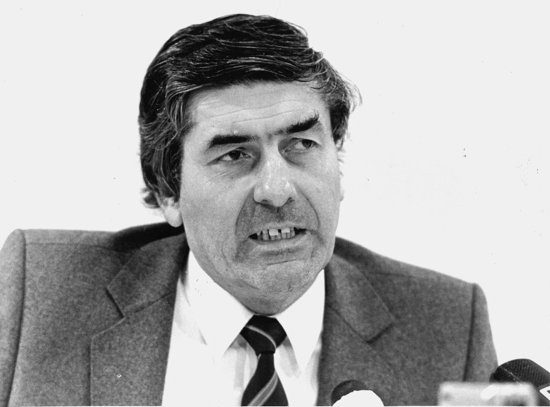 Tussen linkse arrogantie en rechts egoïsme - Joop - BNNVARA