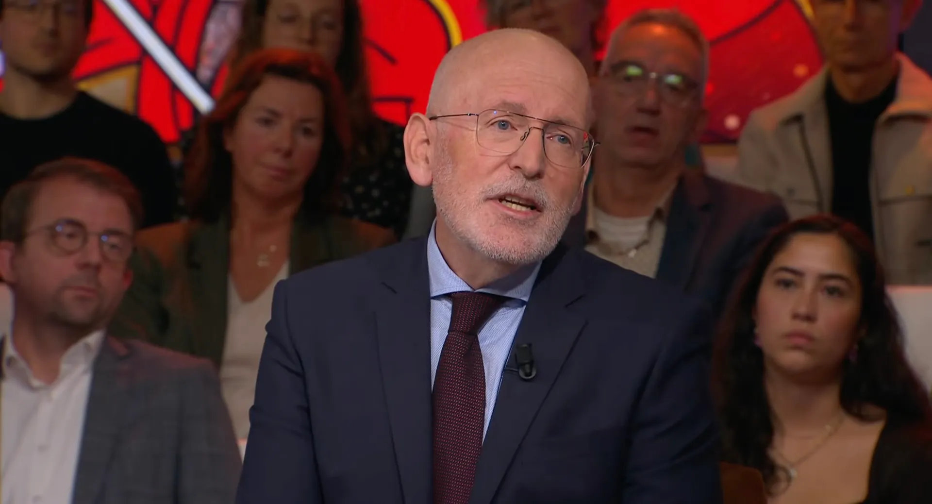 Frans Timmermans breekt een lans voor hoger minimumloon én hogere aow ...
