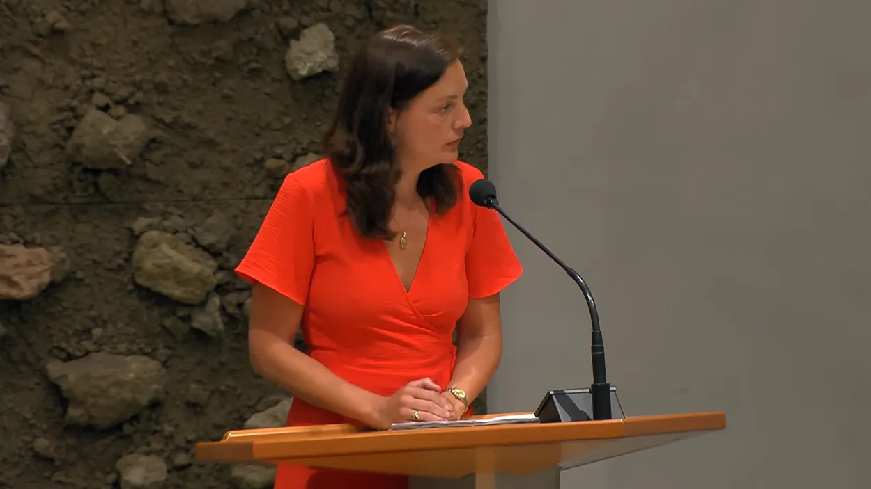 Sandra Beckerman tegen Mark Rutte: ‘Waarom stapt u niet op?’ - Joop ...