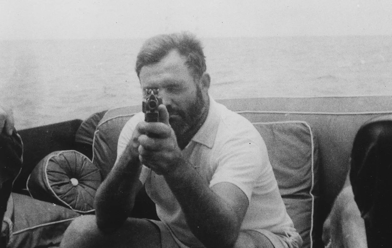 Boeken van Ernest Hemingway voortaan voorzien van 'andere tijden ...