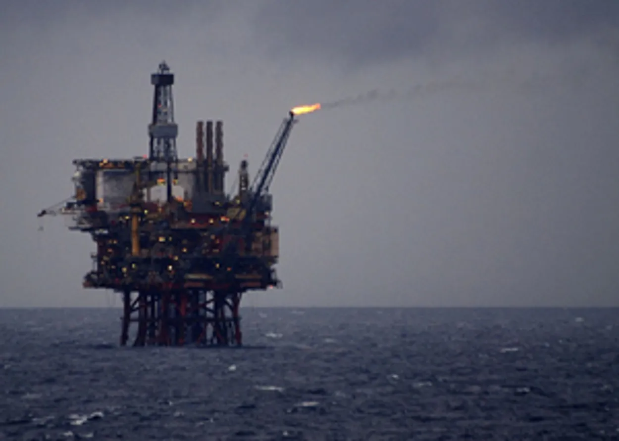 Olie van Shell lekt al drie dagen in de Noordzee - Joop - BNNVARA