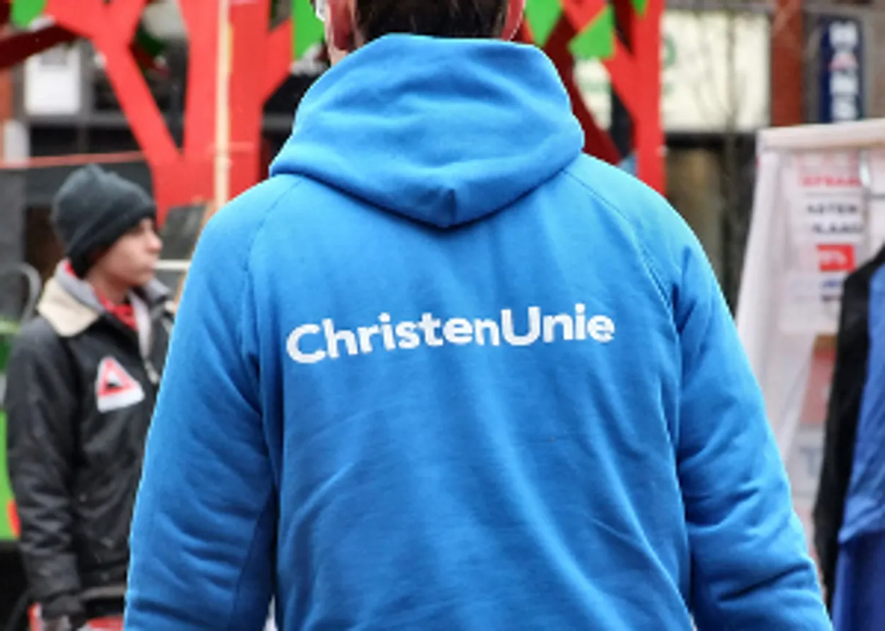 Confessionelen vechten elkaar de tent uit - Joop - BNNVARA