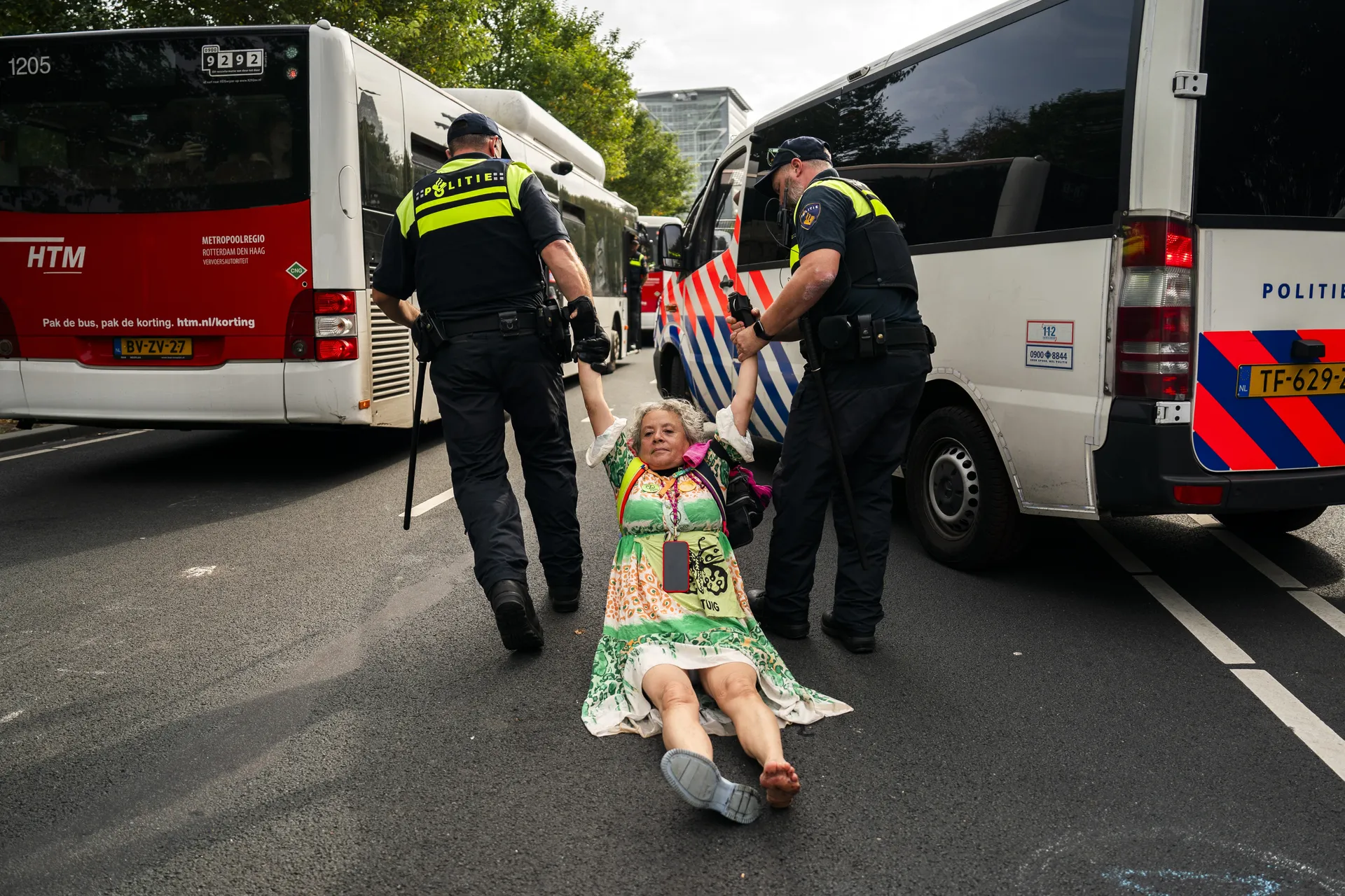 Overwinning voor Extinction Rebellion: Tweede Kamer onderzoekt afbouw fossiele subsidies - Joop ...