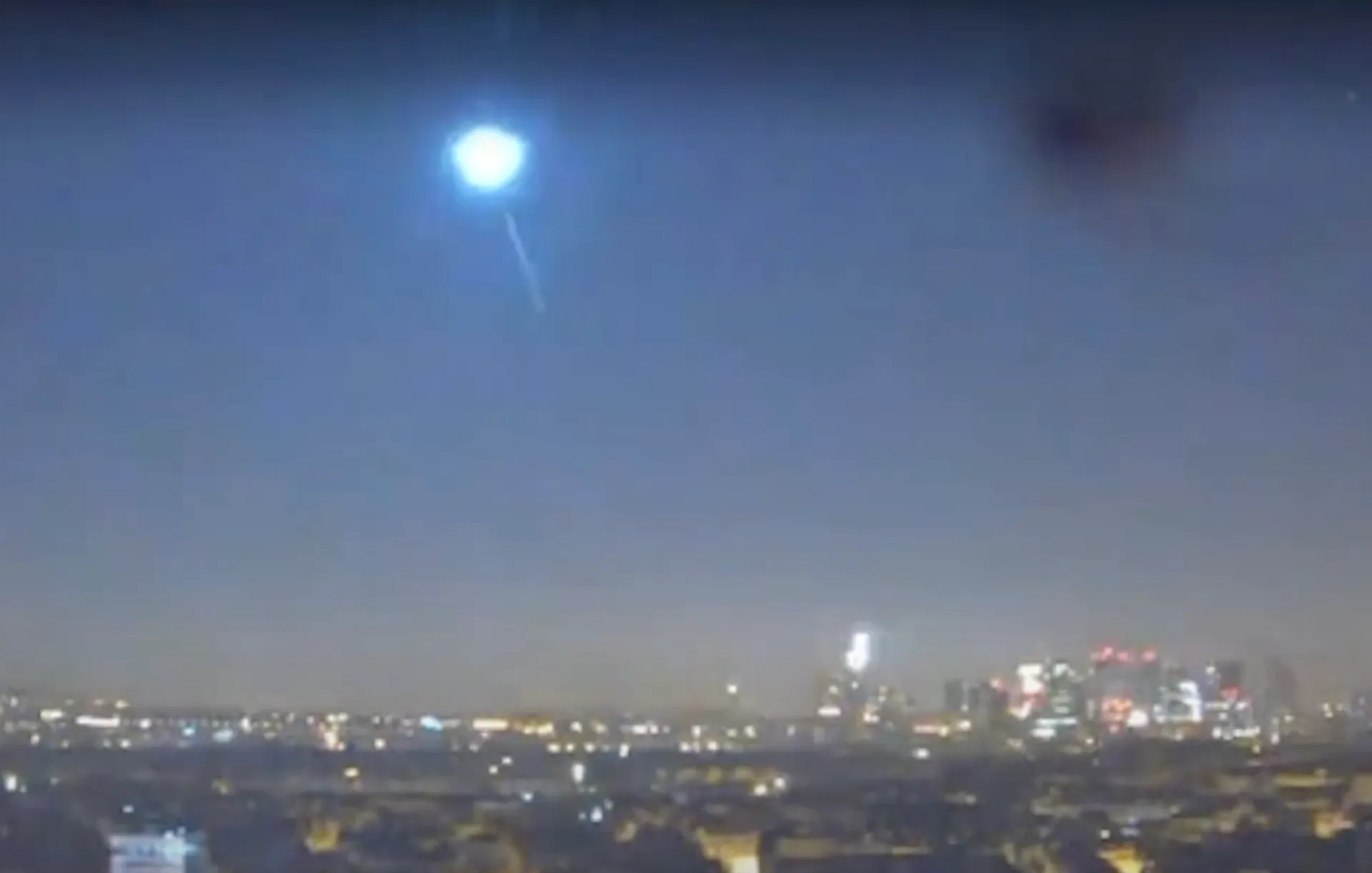 Meteoor die aan kust van Normandië neerstort ook zichtbaar in Nederland ...