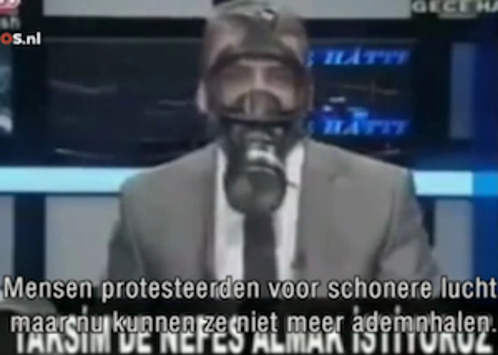 Turkse presentator brengt protestnieuws met gasmasker op - Joop - BNNVARA
