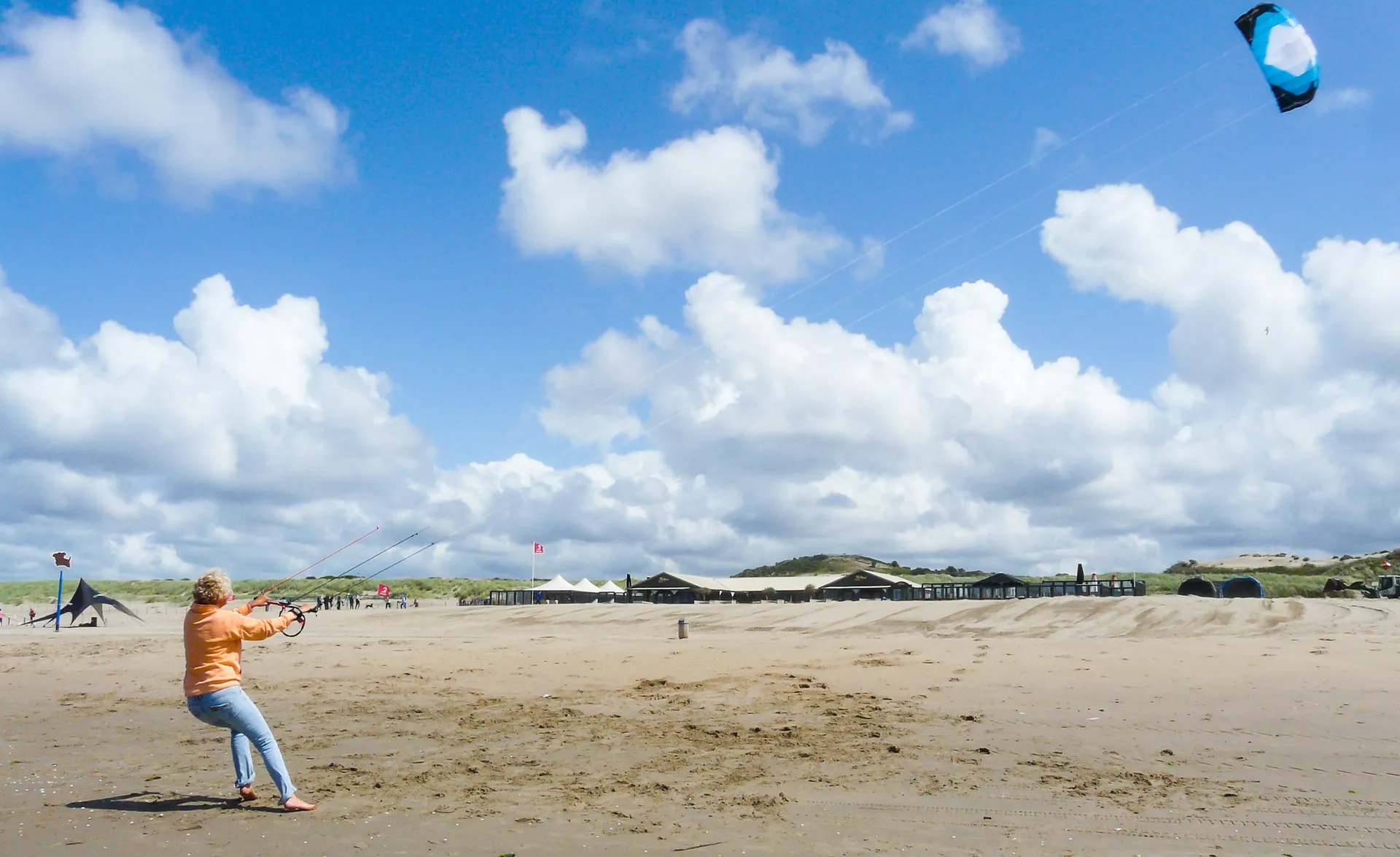 Het virus wacht geduldig tot we weer 'normaal' gaan doen - Joop - BNNVARA