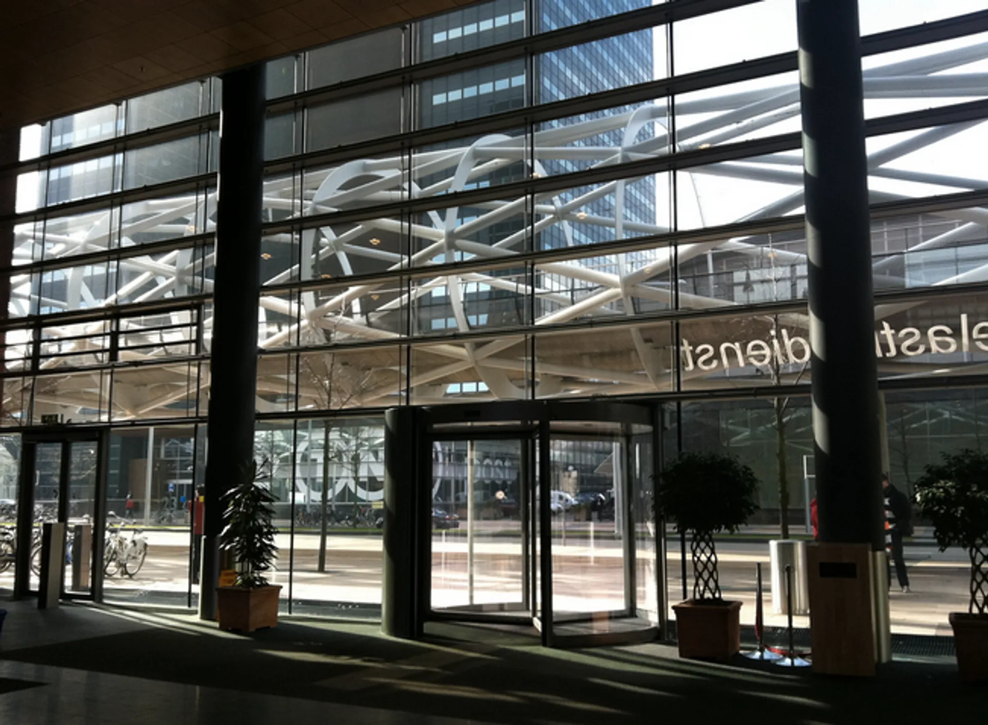 Belastingdienst loopt leeg na aanbod premie bij vrijwillig vertrek - Joop - BNNVARA