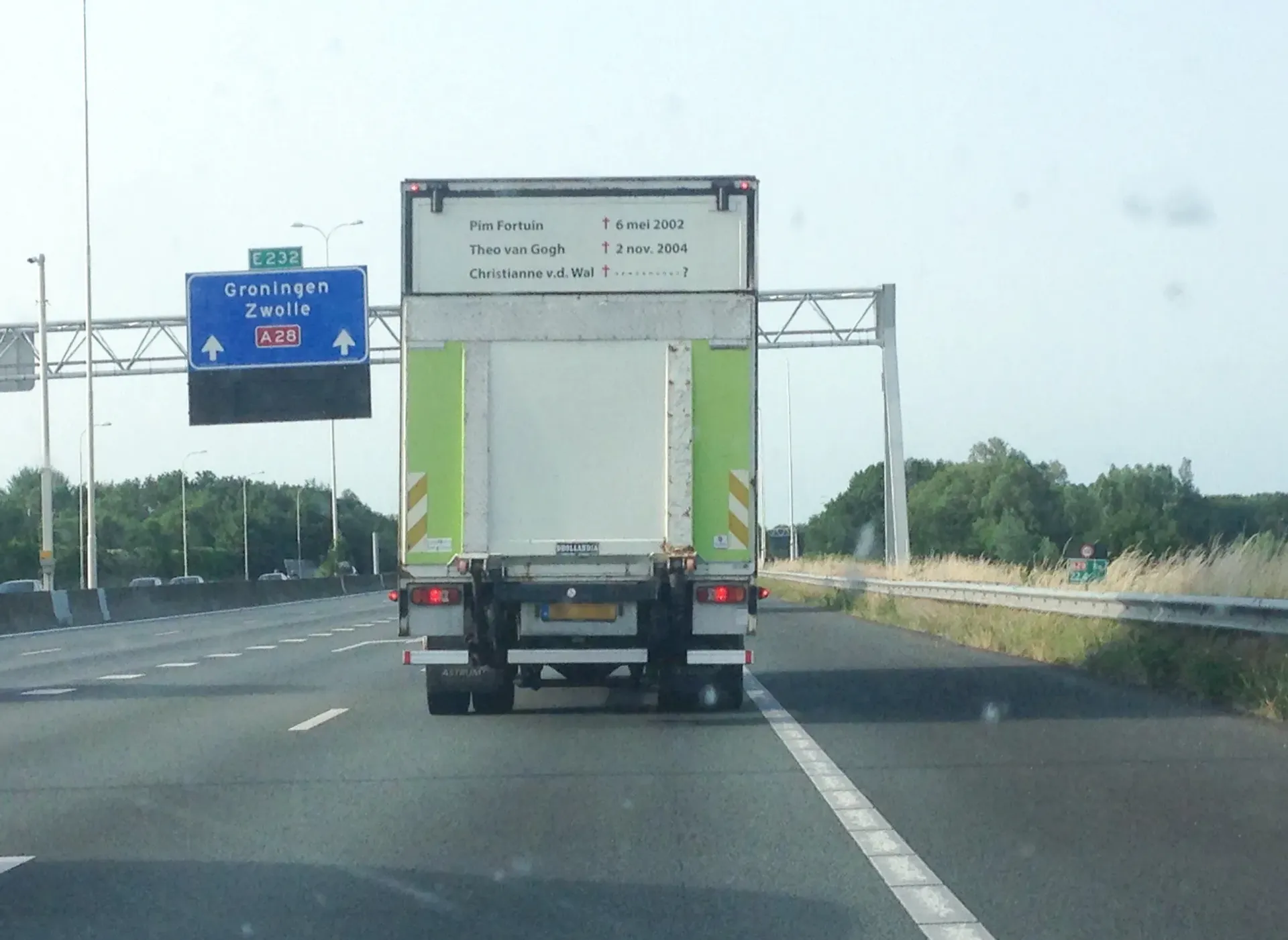 Stikstofminister Van der Wal met de dood bedreigd, heeft aangifte ...