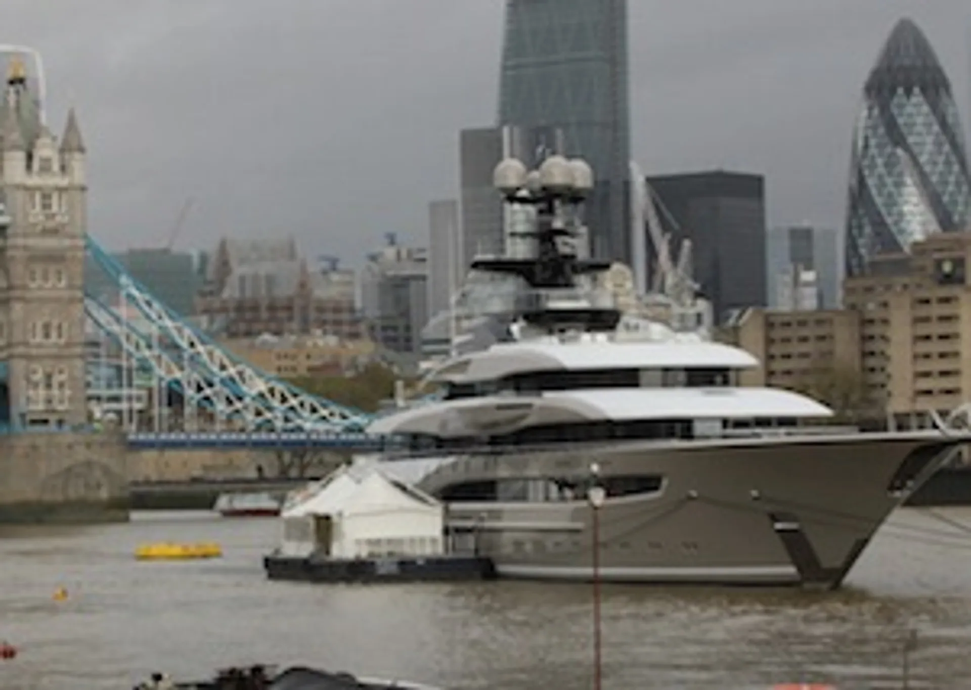 1 procent superrijken bezit meer dan rest wereld - Joop - BNNVARA