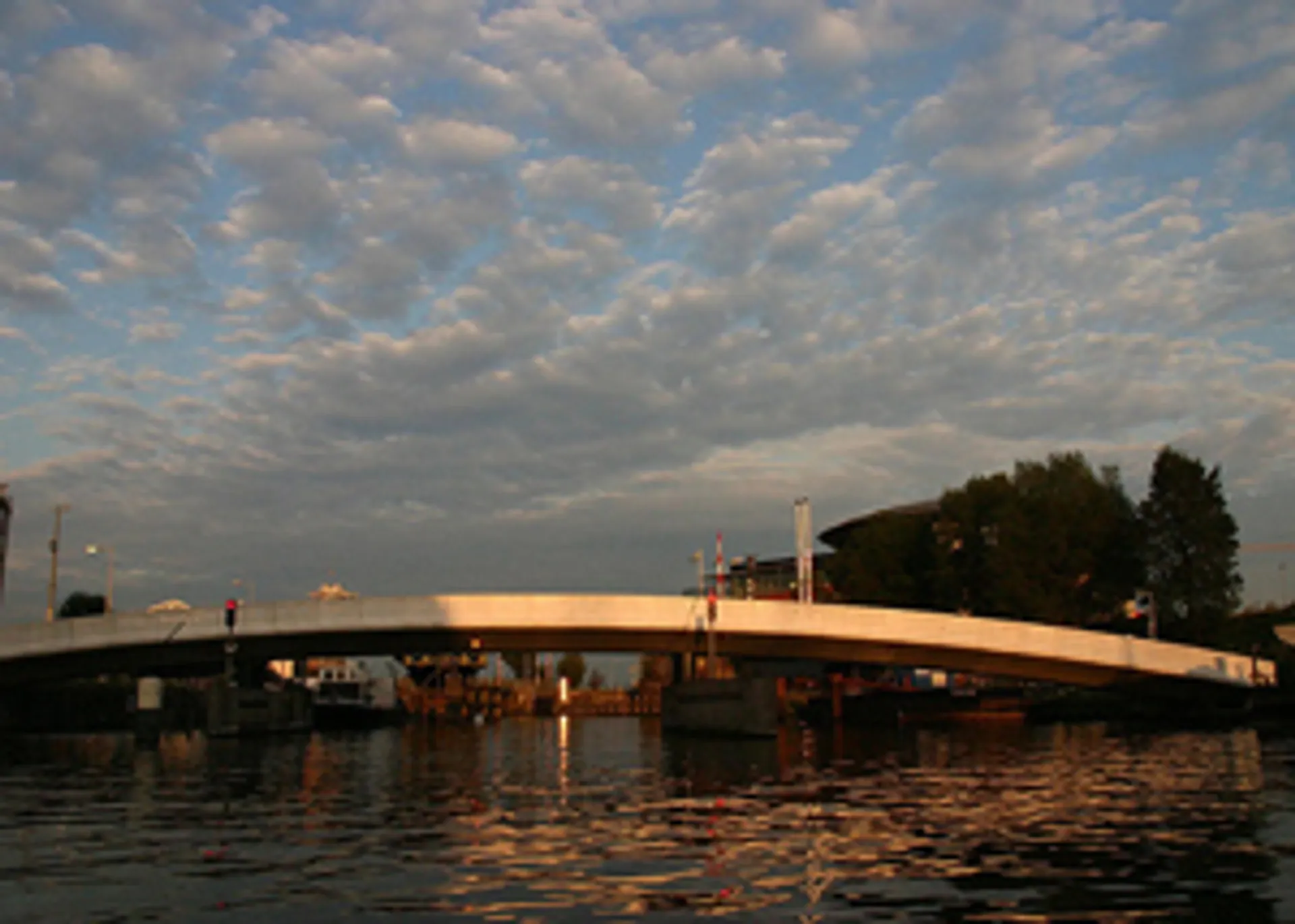 Bruggen en viaducten staan op instorten - Joop - BNNVARA