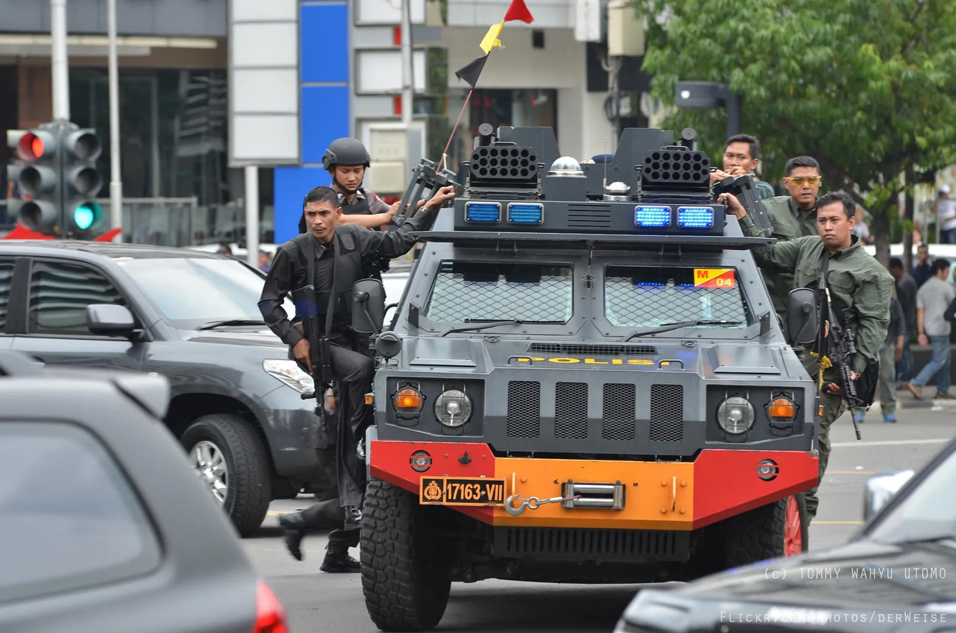 Amateuristische terreur maakt weinig indruk op Indonesiërs - Joop - BNNVARA