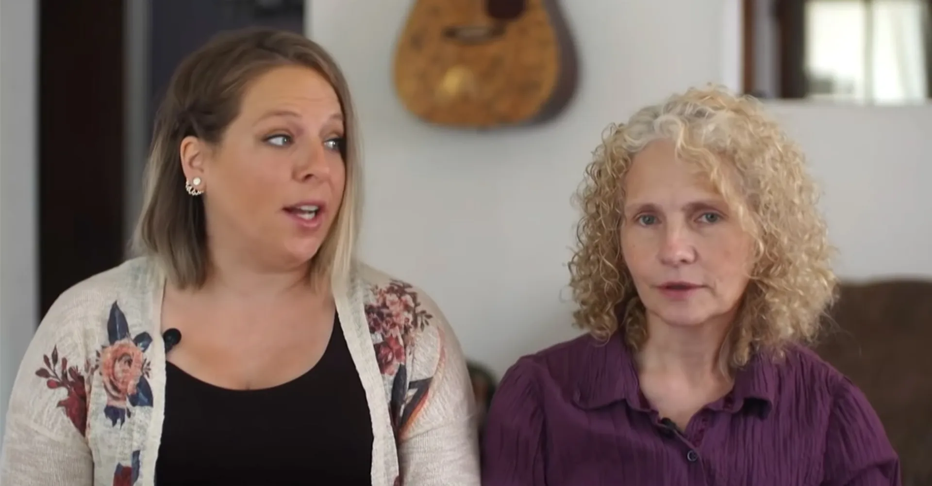 Na jaren vindt Hillary Harris haar zus: die blijkt naast haar te wonen ...