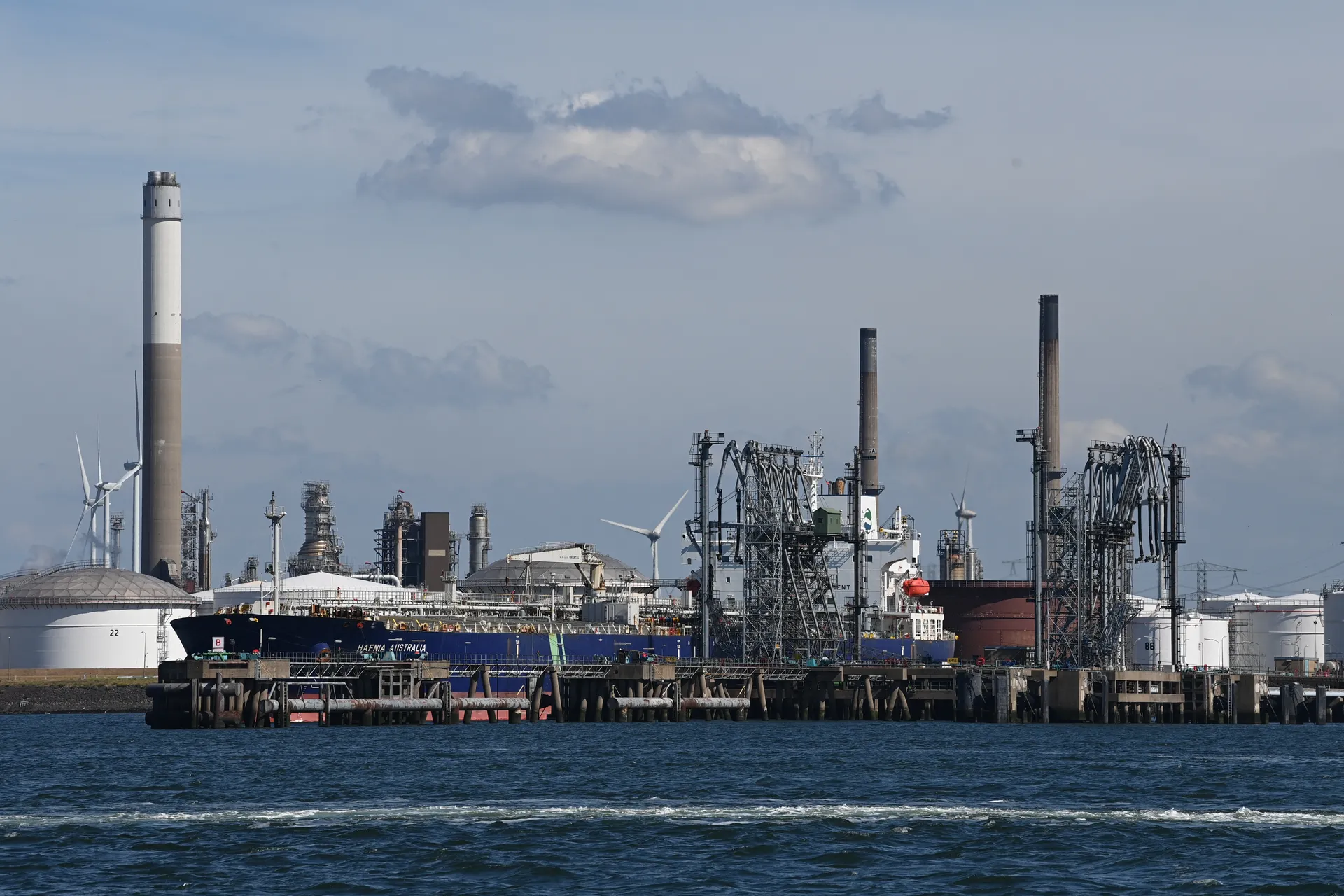 Overheden, Shell: zet méér in op hernieuwbare energie en stop met olie ...