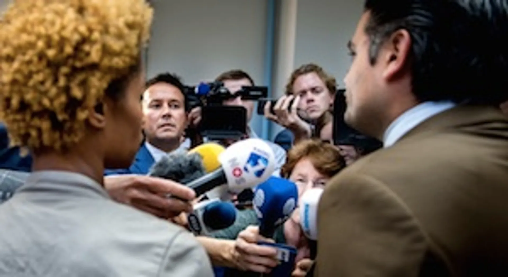 De politieke partij DENK krijgt haar gelijk op een presenteerblaadje ...