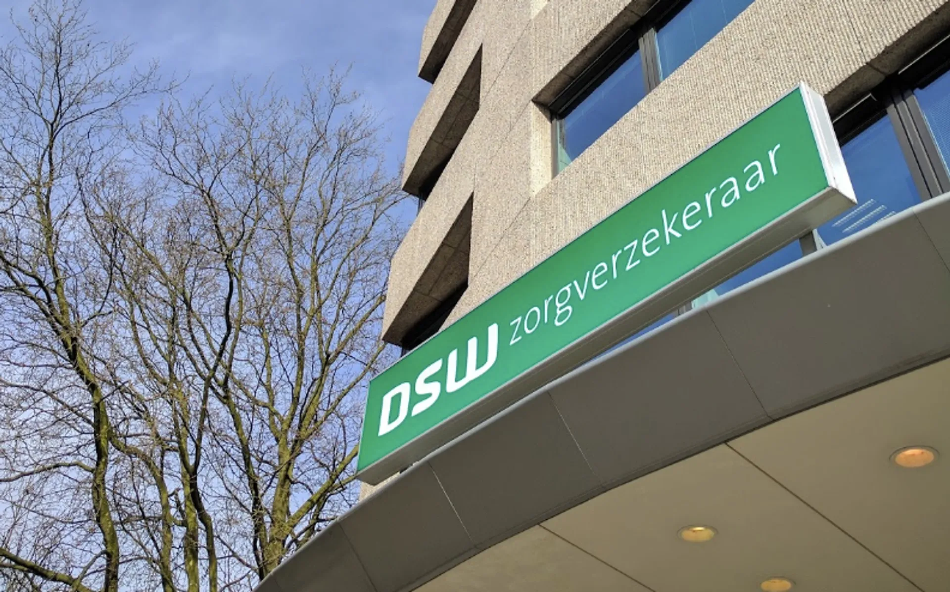 DSW gaat tegen politiek in en verlaagt zorgpremie én eigen risico ...