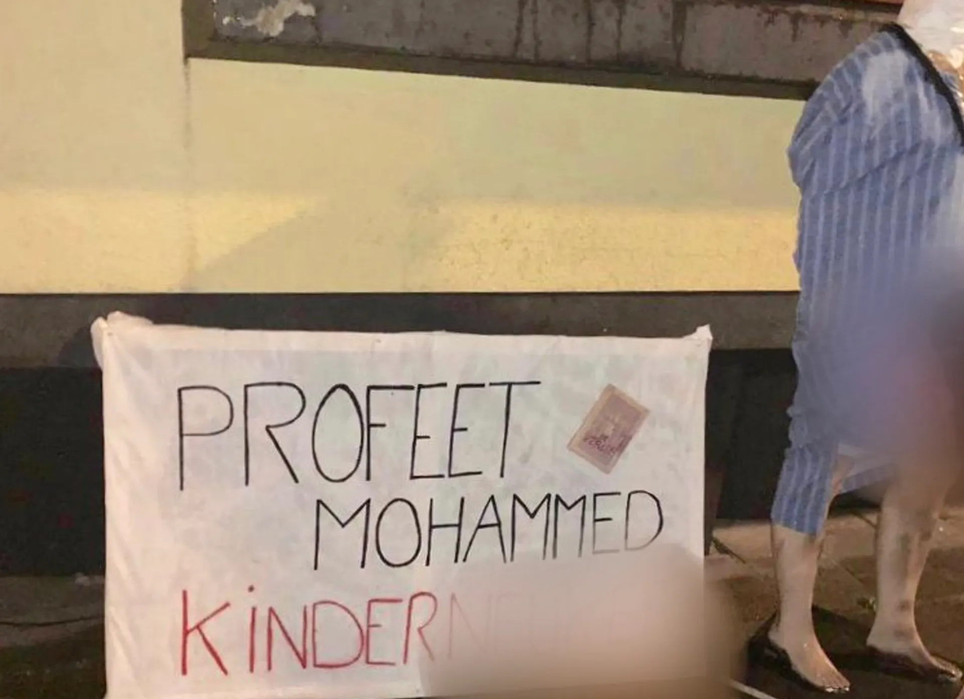 Bezoekers As-Soennah-moskee opgeschrikt door moslimhaat Pegida - Joop ...